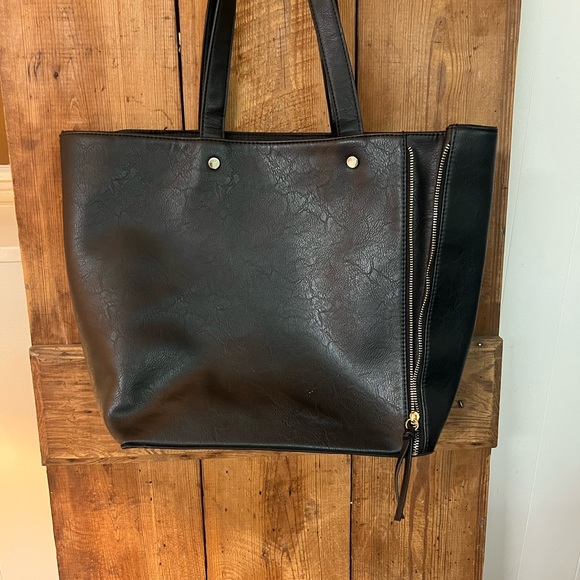 Neiman Marcus | Bags | Neiman Marcus Black Vegan Leather Bag Zippers ...